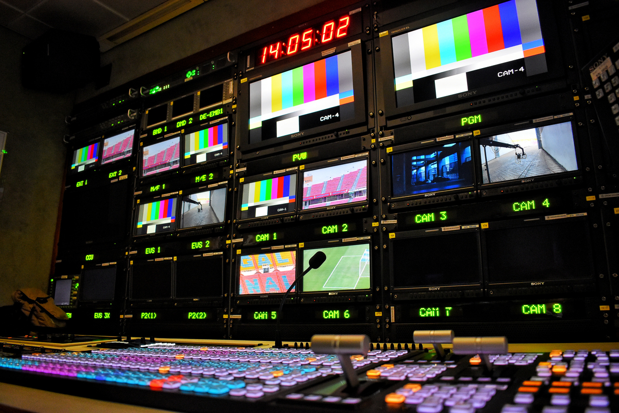 Swiss broadcaster RTS modernizes its studios with Pixotope and Erizos ...